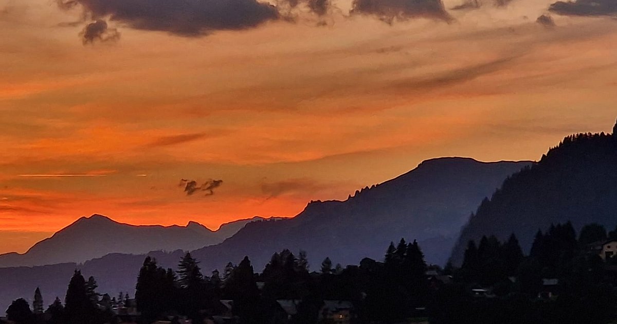 Linking carbon source-sink dynamics to autumn phenology: Predicting ...